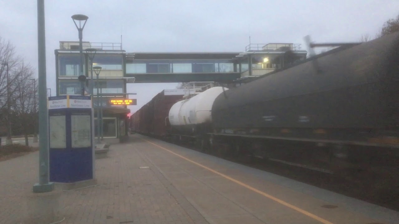 BNSF 6985 West 11/17/19 Coon Rapids, MN - YouTube