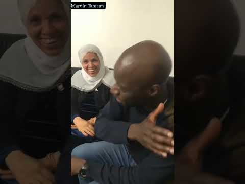 Senegalli musti Kürtçe Şarkı Söylüyor