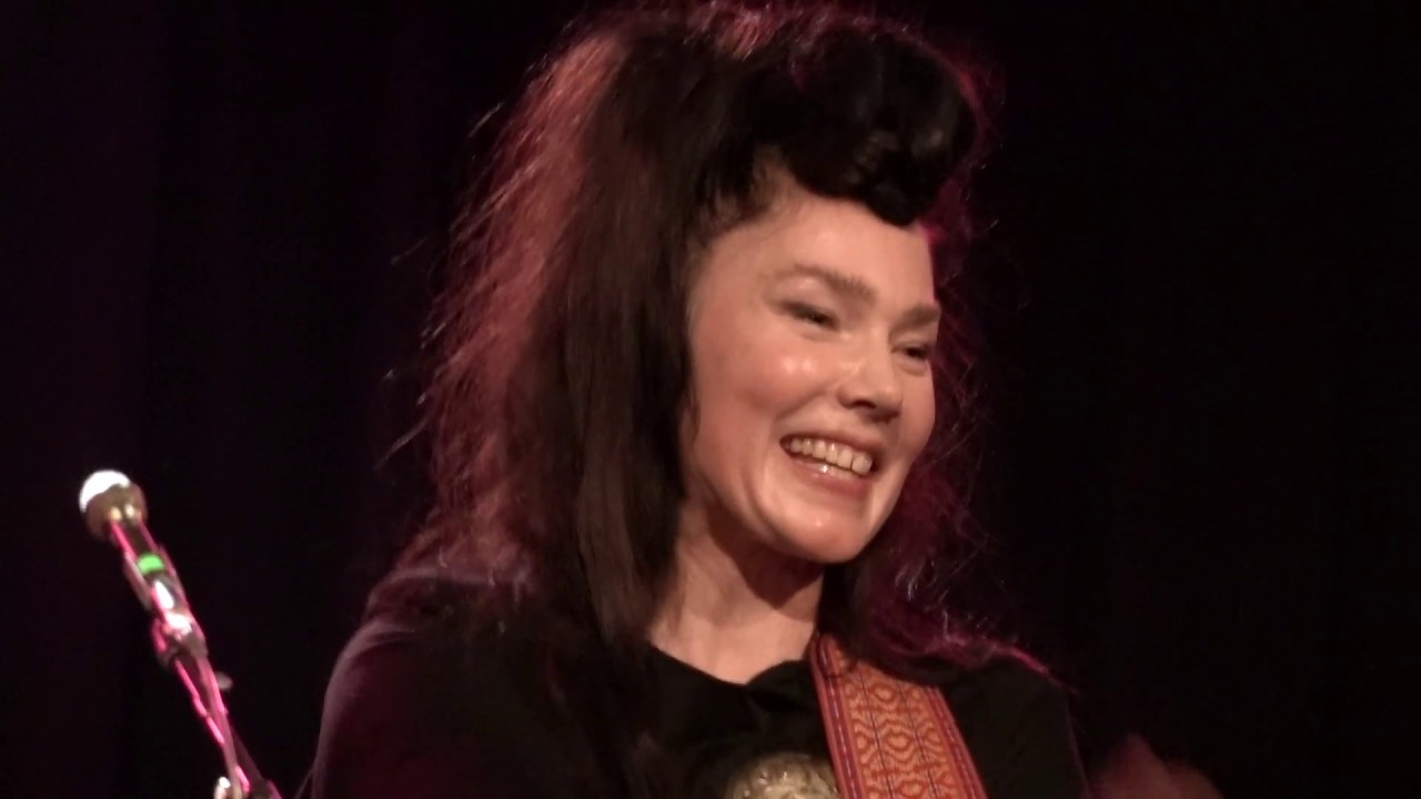 Brisa Roché - Secret Song - Live@La Ferronnerie - Paris 06/03/2020 ...