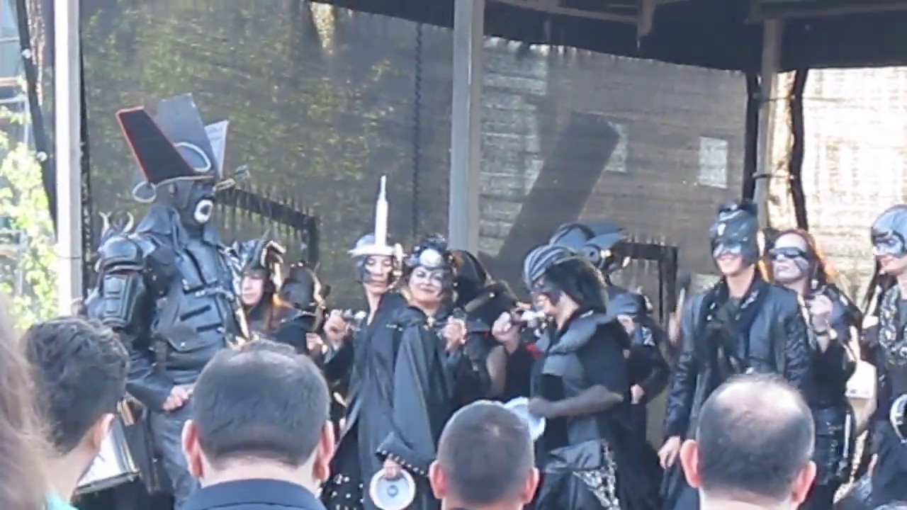 Aalborg Viking War Dance - YouTube