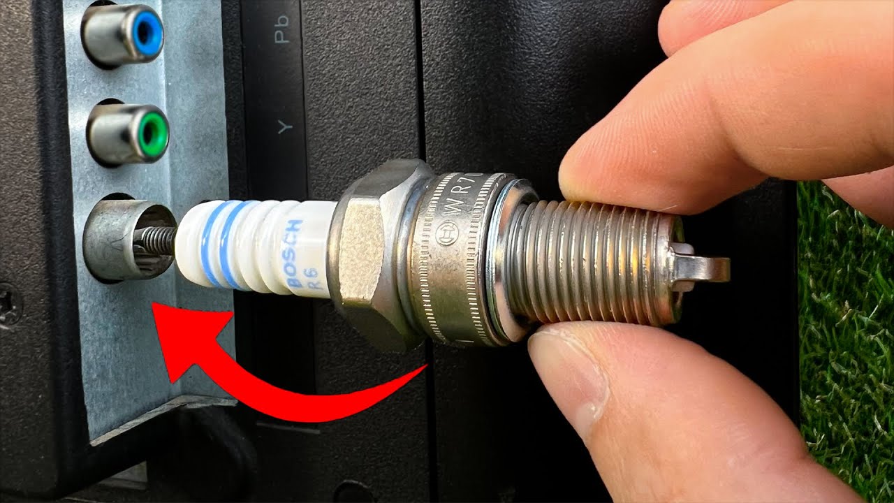 🔥This Man is a Genius! Insert Spark Plug into the TV and watch channels ...