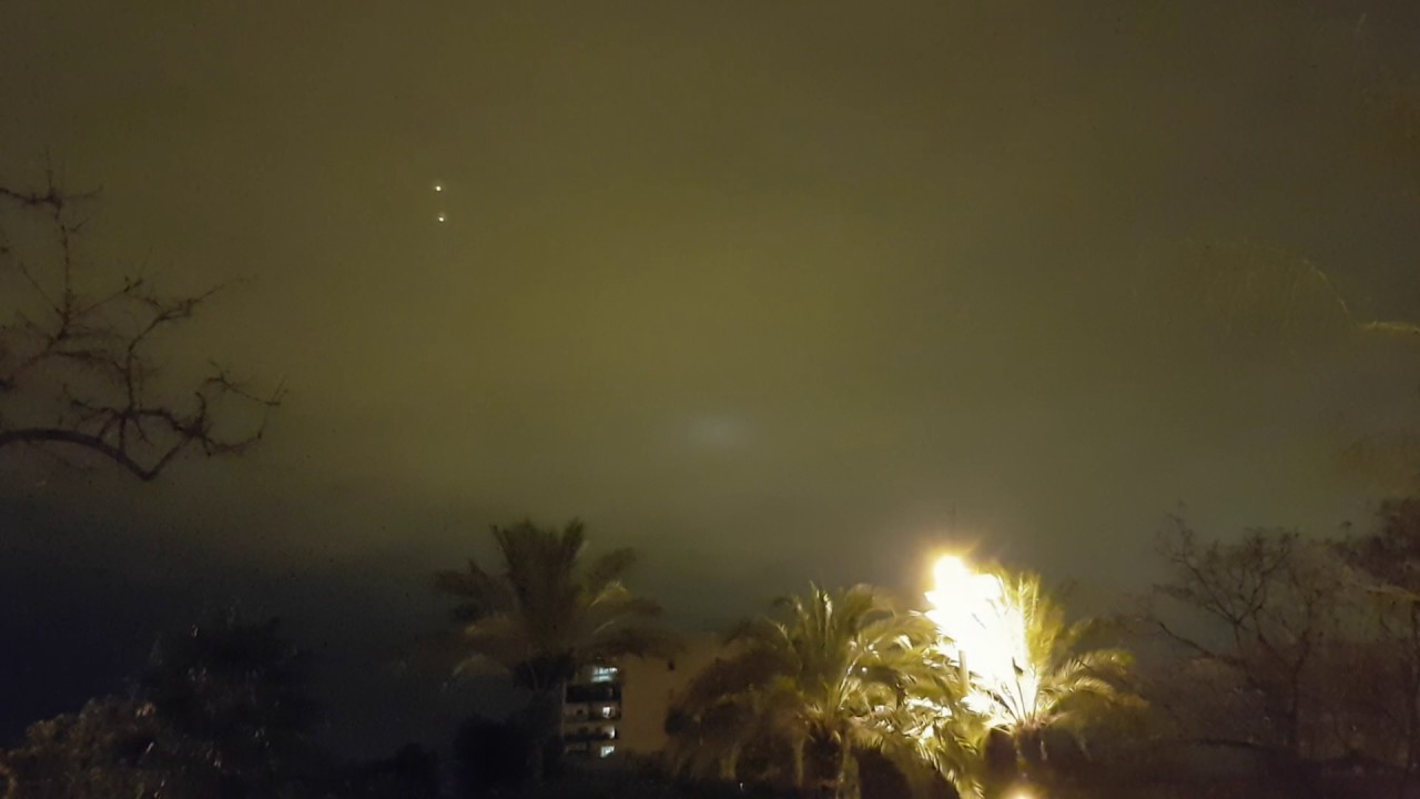 UFO / Orb / Angel, Strange Light Rotating In The Sky of Kent 11/Jan ...