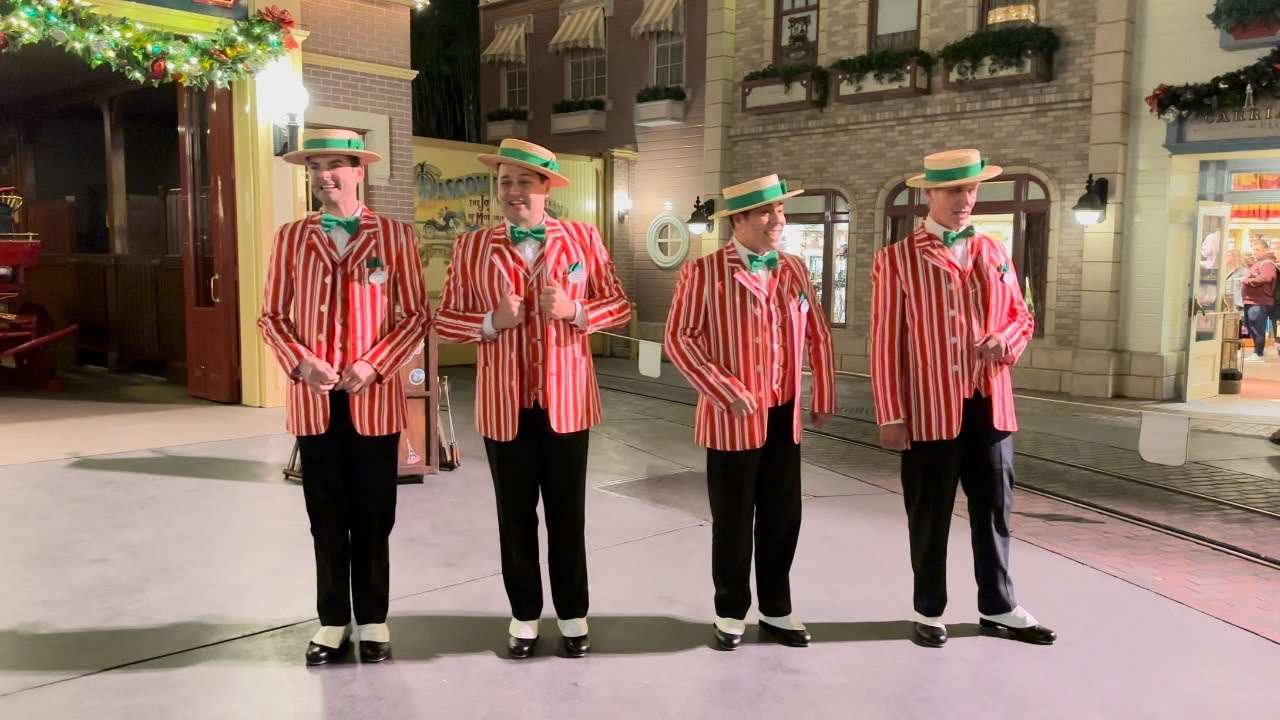 [2022] The Dapper Dans (Holidays Edition) Disneyland [4K at 60 FPS ...