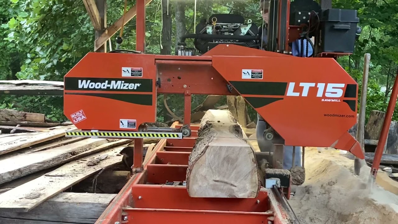 Sawing a tough white oak log on my Lt15 wood mizer - YouTube