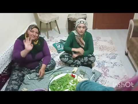 AİLECE HAŞLANMIŞ PATATES VE YESİLLİKLE YUFKA DÜRÜNDÜK BUYRUN CAN DOSTLARIM 🤣🤣🥰