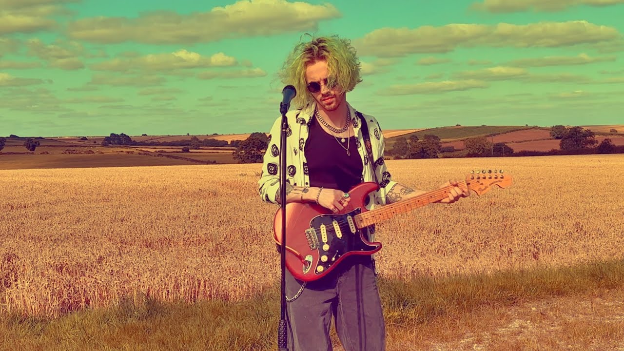 Kid Amelia - Holding On - Official Music Video - YouTube