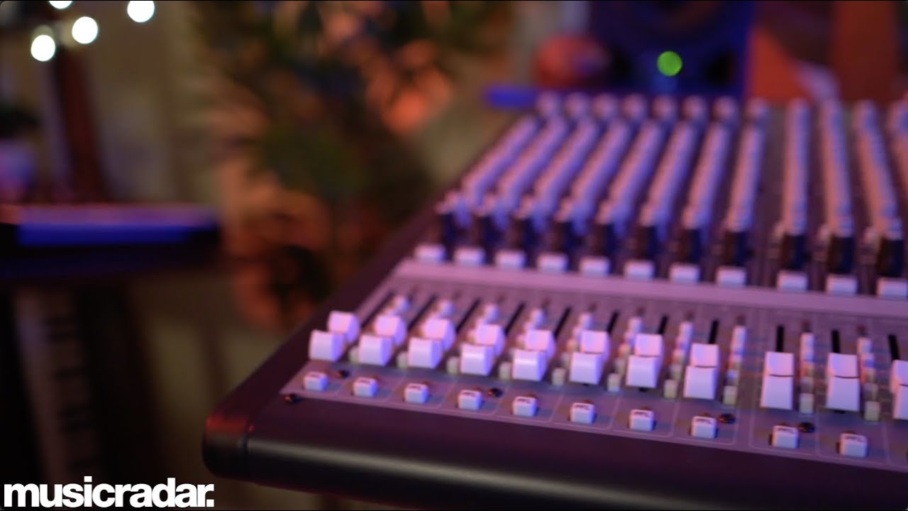 Overview of the Korg Soundlink Hybrid Mixer - YouTube