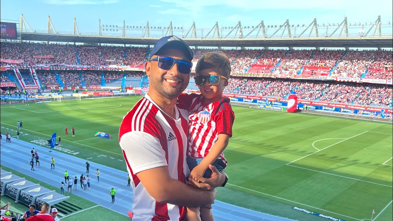 Feliz Centenario Junior!! Primera vez de Maxi en el Metro! - YouTube