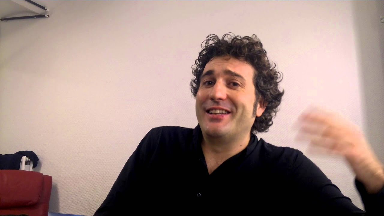 Opera Liegi, Mario Cassi è Papageno ne "Il Flauto magico". L'intervista di Fattitaliani - YouTube