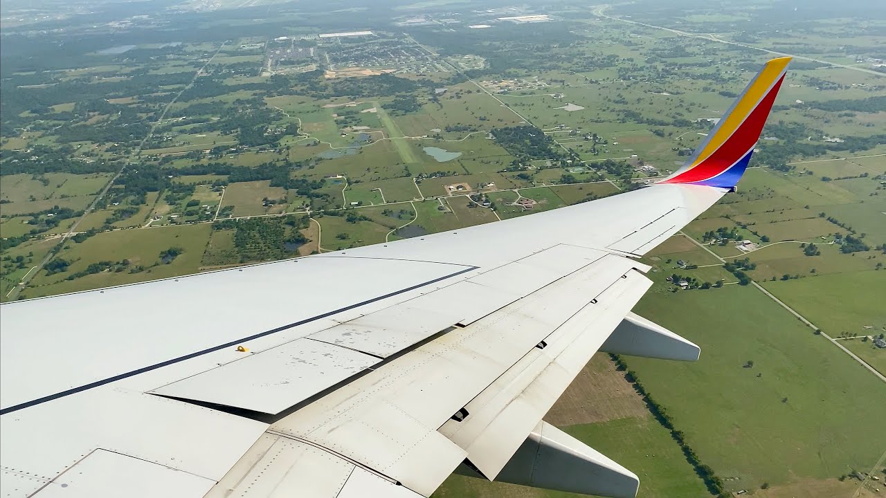 Summer Green Country Landing – Southwest Airlines – Boeing 737-700 ...