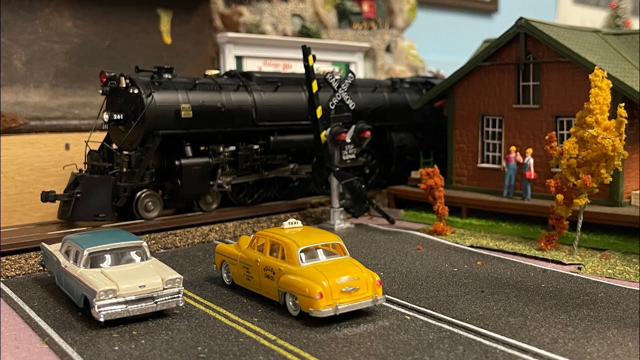 Milwaukee Road 261 Fall Fan Trip (HO Scale) - YouTube