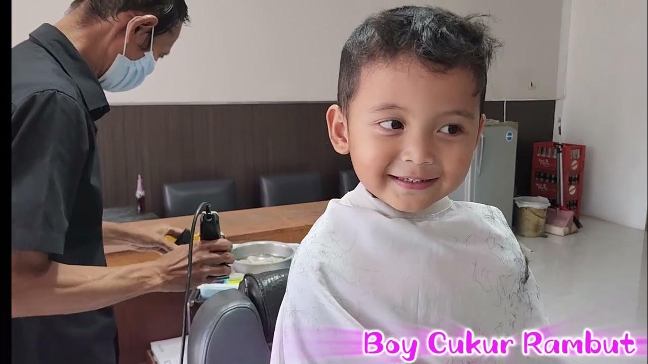 Tutorial Cukur Rambut anak Kecil, Boy jadi contohnya.........berani... - YouTube