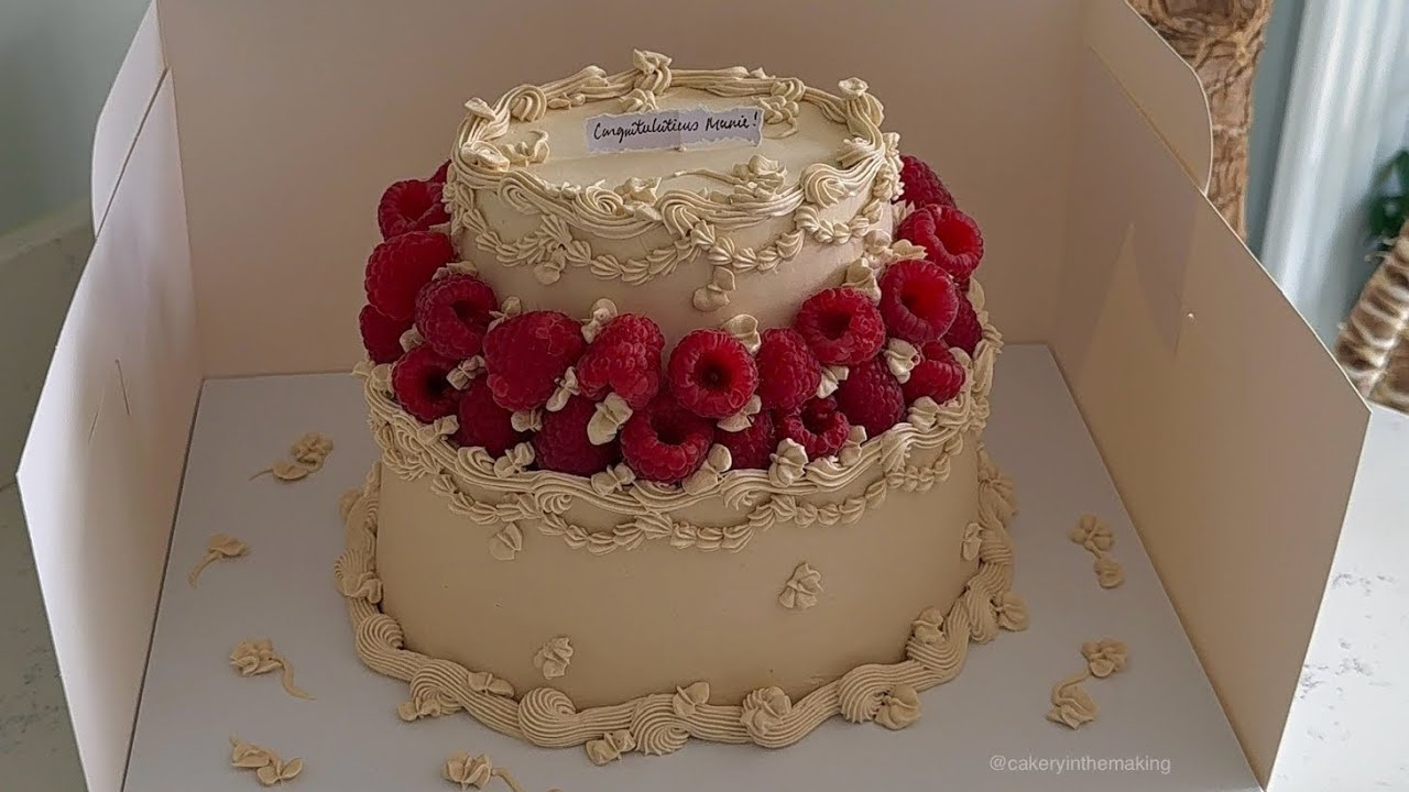 Decorate the prettiest oval cake with me🤎🍒 - YouTube