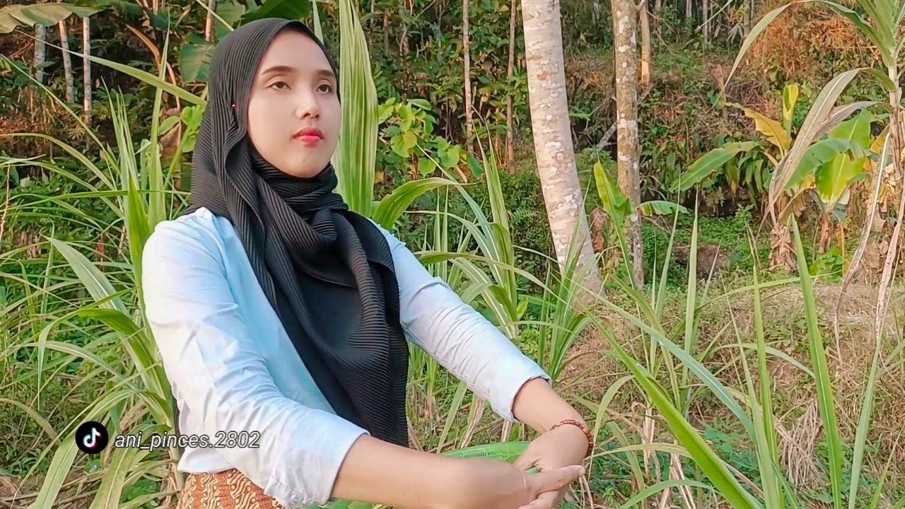BIKIN TERPESONA SEJUTA ORANG‼️NENG ANI JANDA DESA CANTIK DAN SEDERHANA AKTIVITAS DI SAWAH - YouTube