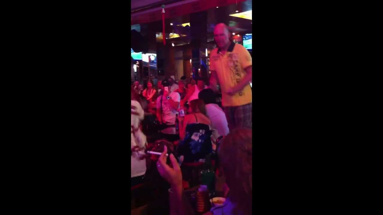 90 jährige Oma am feiern - YouTube