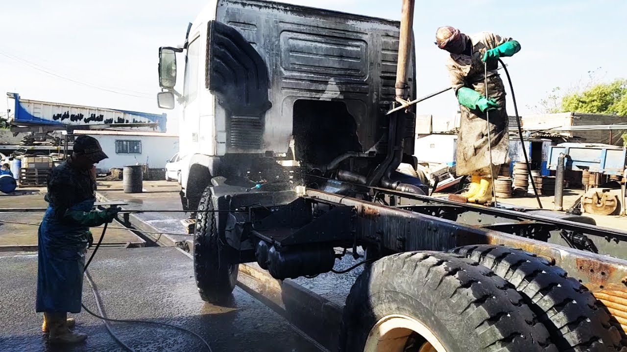 Semi truck cleaning: Using ACID for Dirtiest old VOLVO FM semi truck in ...