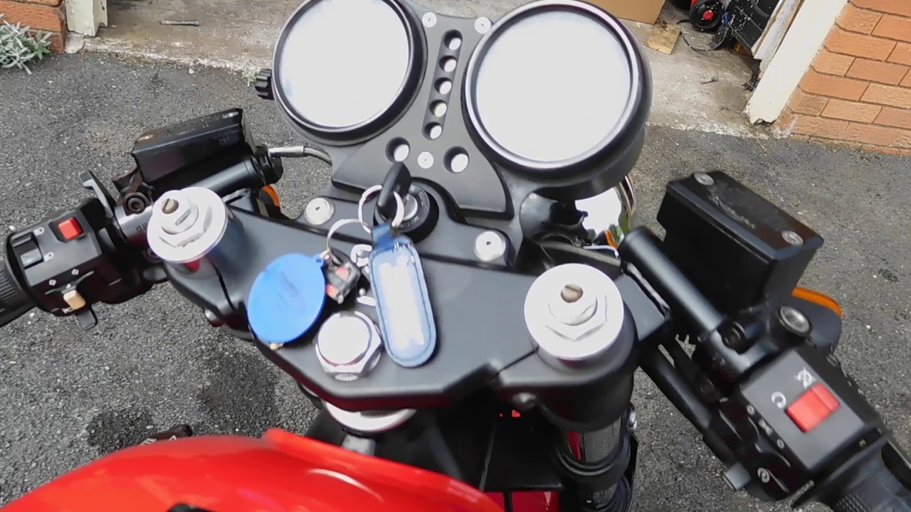 Triumph Speed Triple 900 Fireball running - YouTube