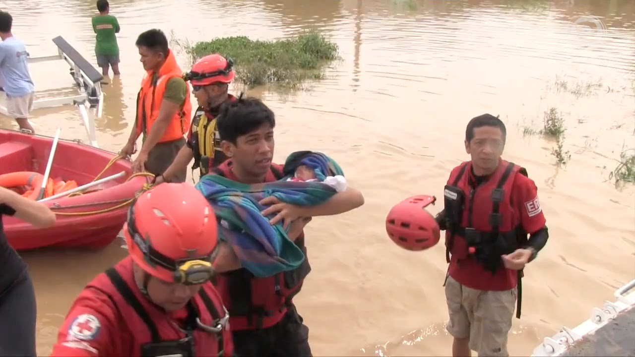 Typhoon Lando (Koppu) rescue operations at Aduas Norte, Cabanatuan City ...