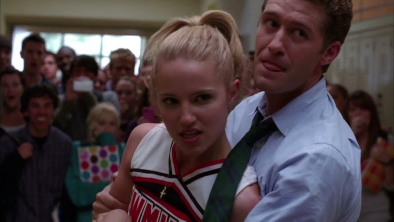 Glee - Quinn And Santana's Fight // 2x1 - YouTube