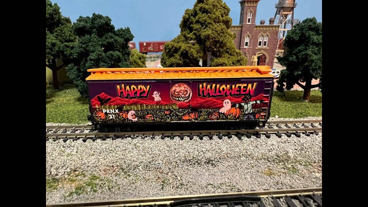 N Scale Atlas Halloween Car - YouTube