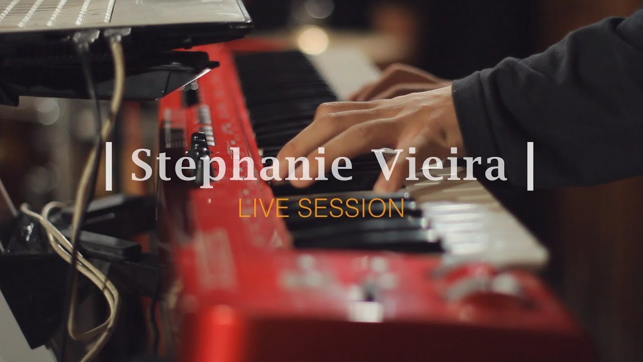 Stephanie Vieira - Momento de Clamar (Live Session) - YouTube