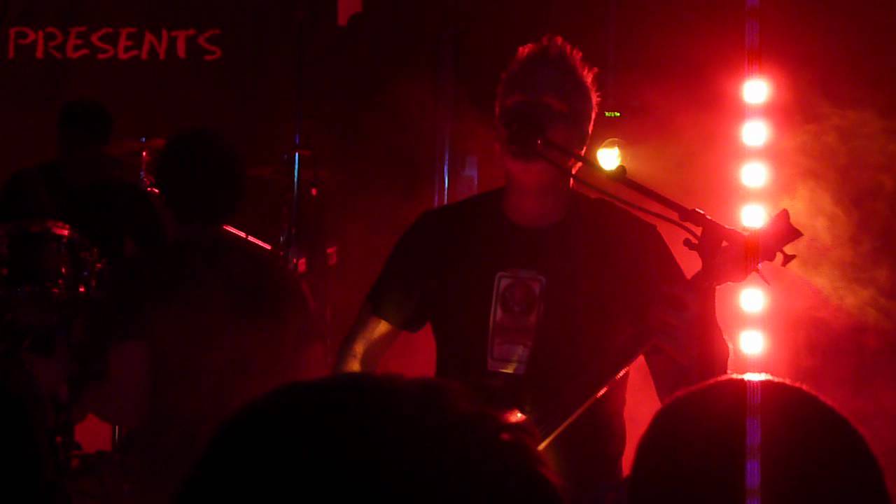 Crossfade - Colors [Live - Jackson, MI] - YouTube