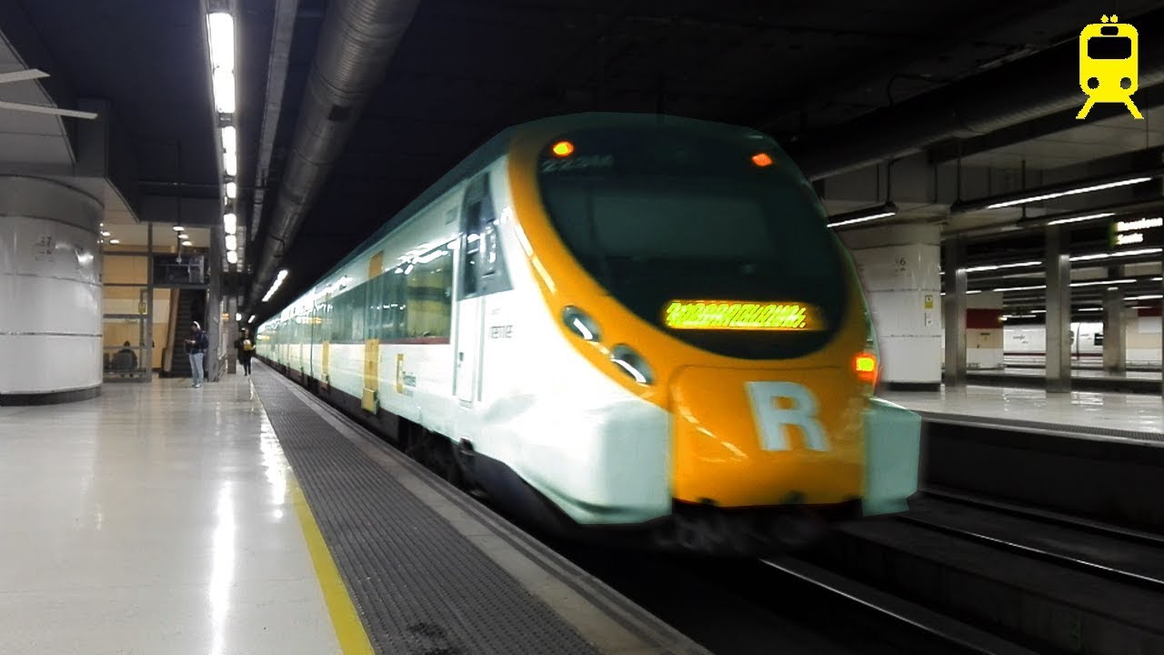 RENFE CIVIA entrando y saliendo de BARCELONA SANTS - YouTube