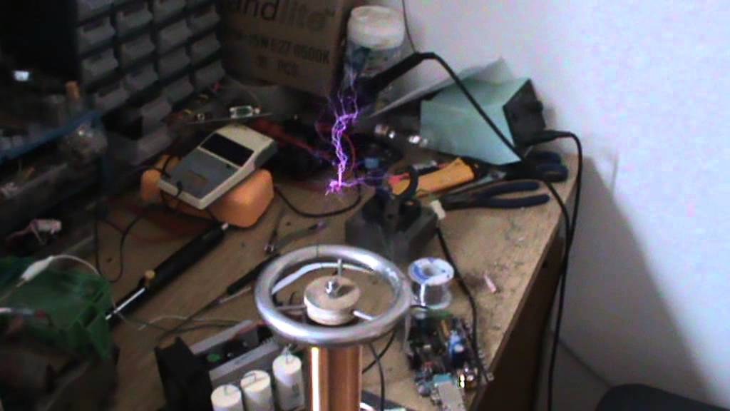 Mini DRSSTC test - YouTube