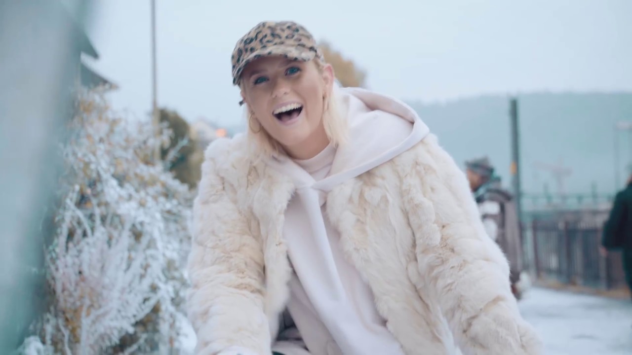 En tournage avec Coop et Lilly Ahlberg, Love is Like - YouTube