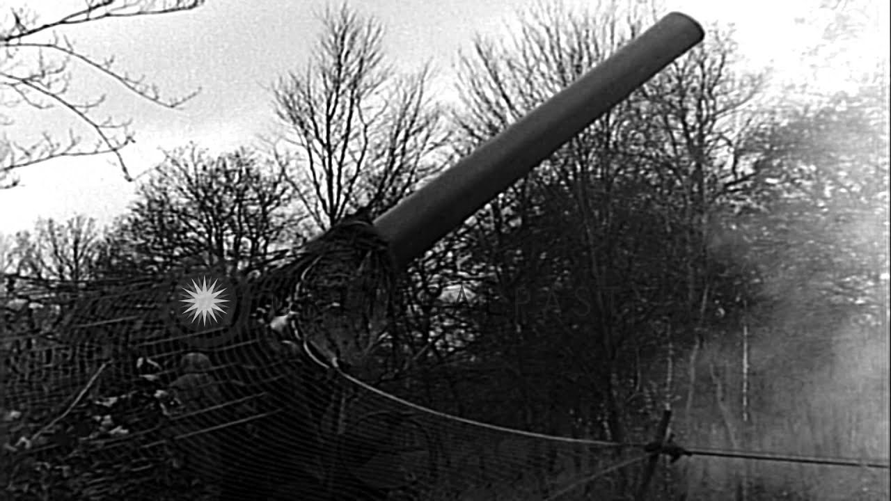 U.S. artillerymen firing 240mm howitzer and 8-inch gun M1 near ...