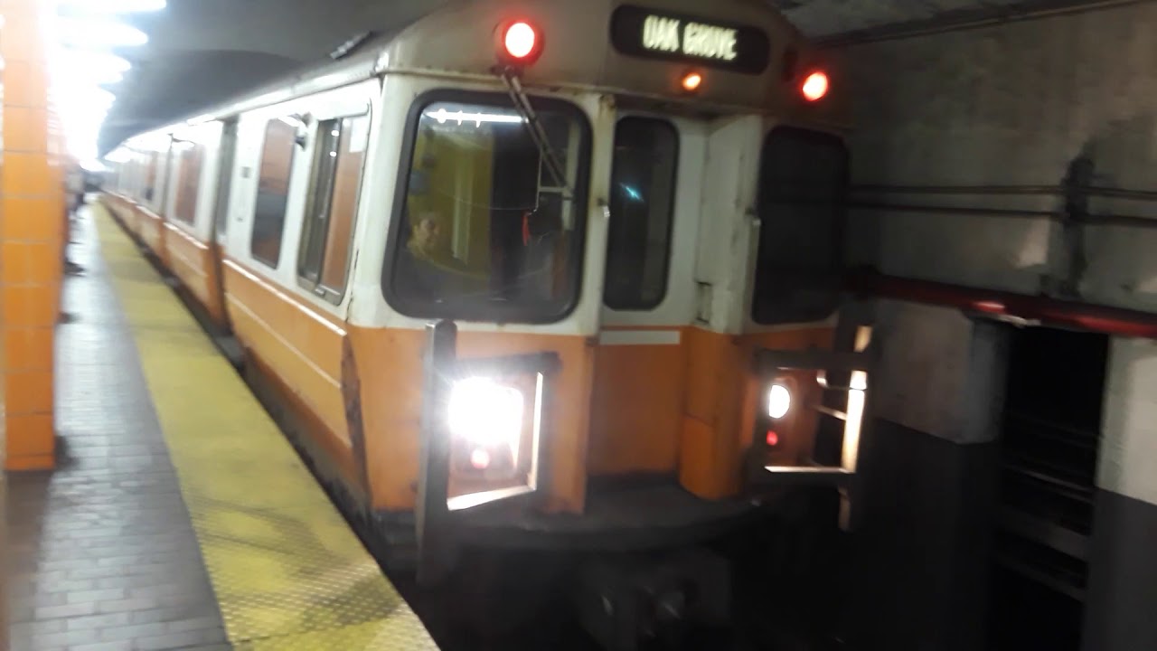 Boston MBTA Orange Line train arriving at State Station ( Oct 4, 2019 ...