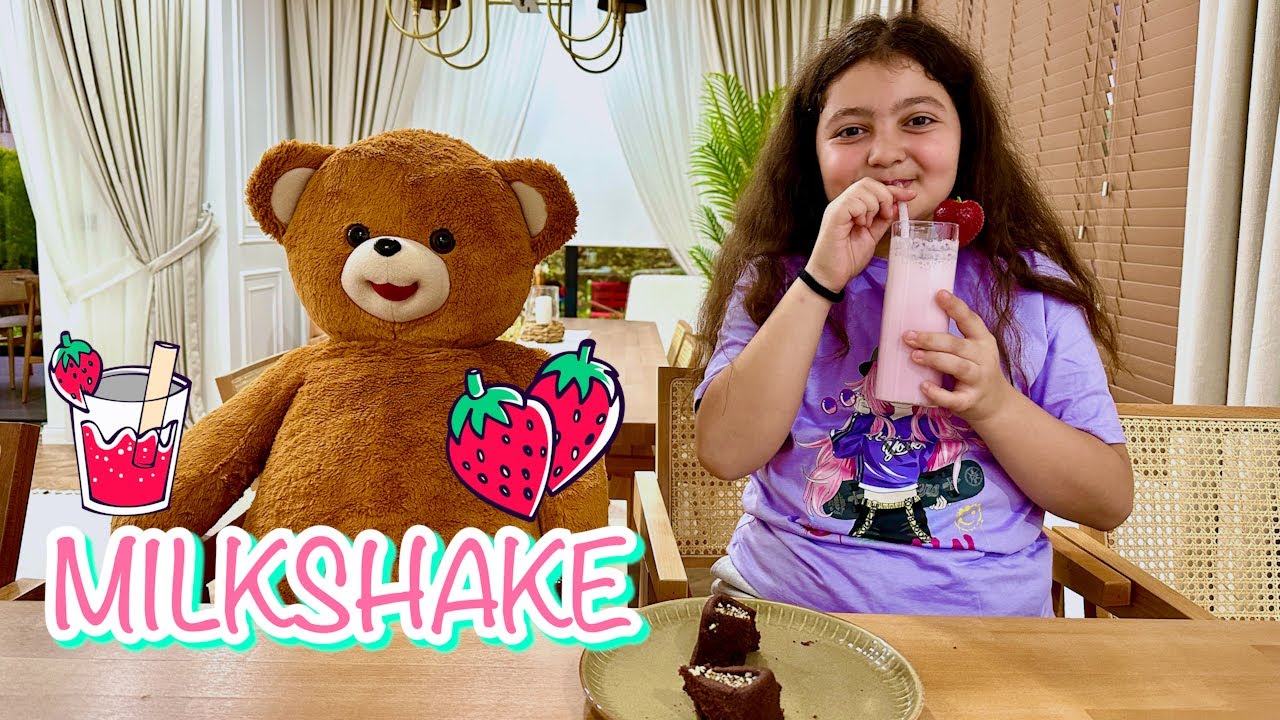 Öykü Making Milkshakes with Healthy Fruits - YouTube