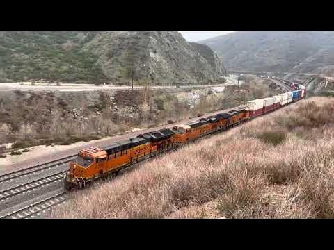 Union Pacific Manifest BNSF Intermodal Meet At Beautiful Blue Cut Cajon Pass 1-26-22 4KHDR - YouTube