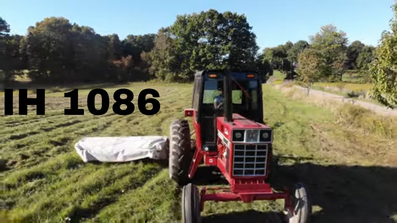 International 1086 Working Hard with a Kuhn Disc Bine - YouTube