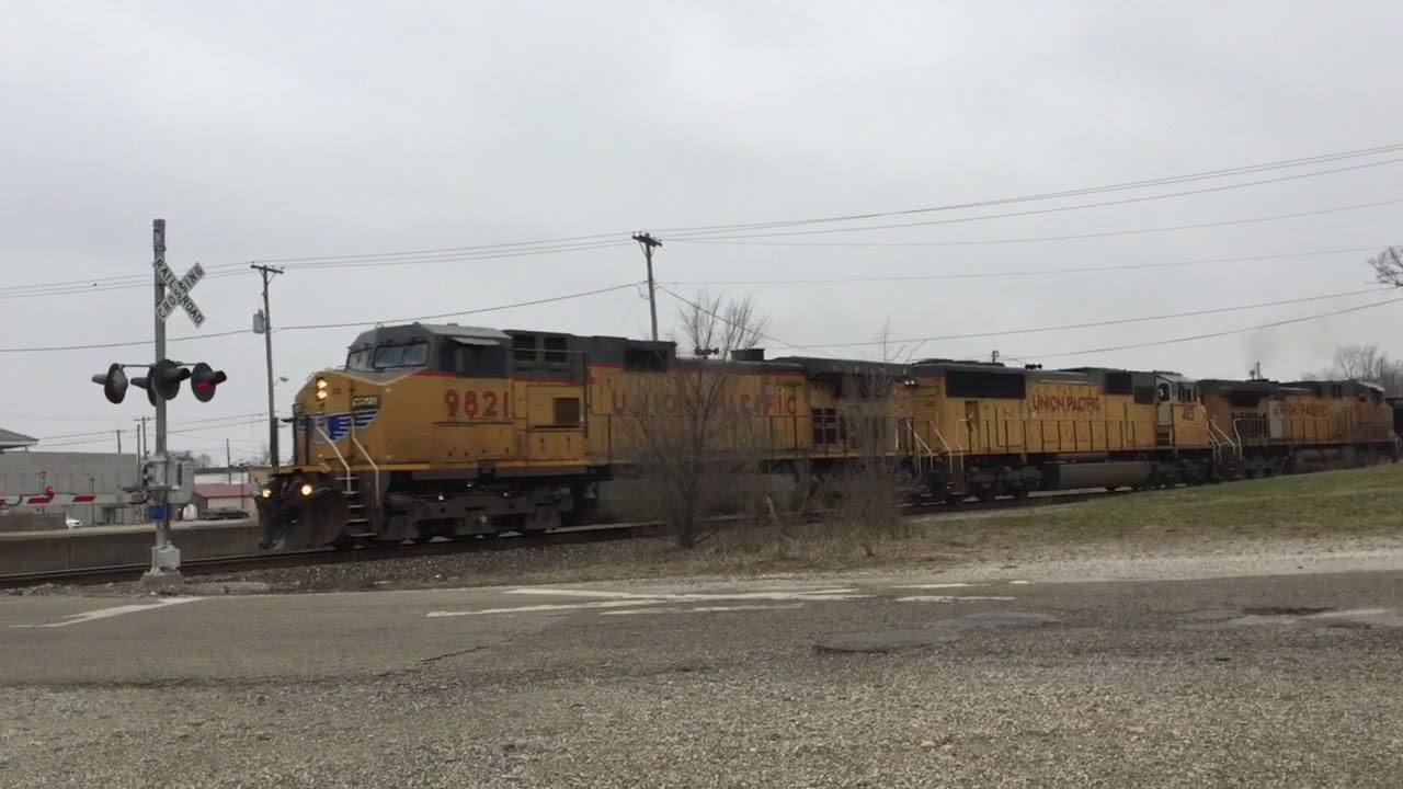 Union Pacific Freight Train 3 - YouTube