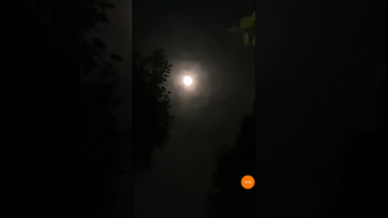 Moon video from Thursday 4, 2020 changing shape... can you see it?🤔 ...