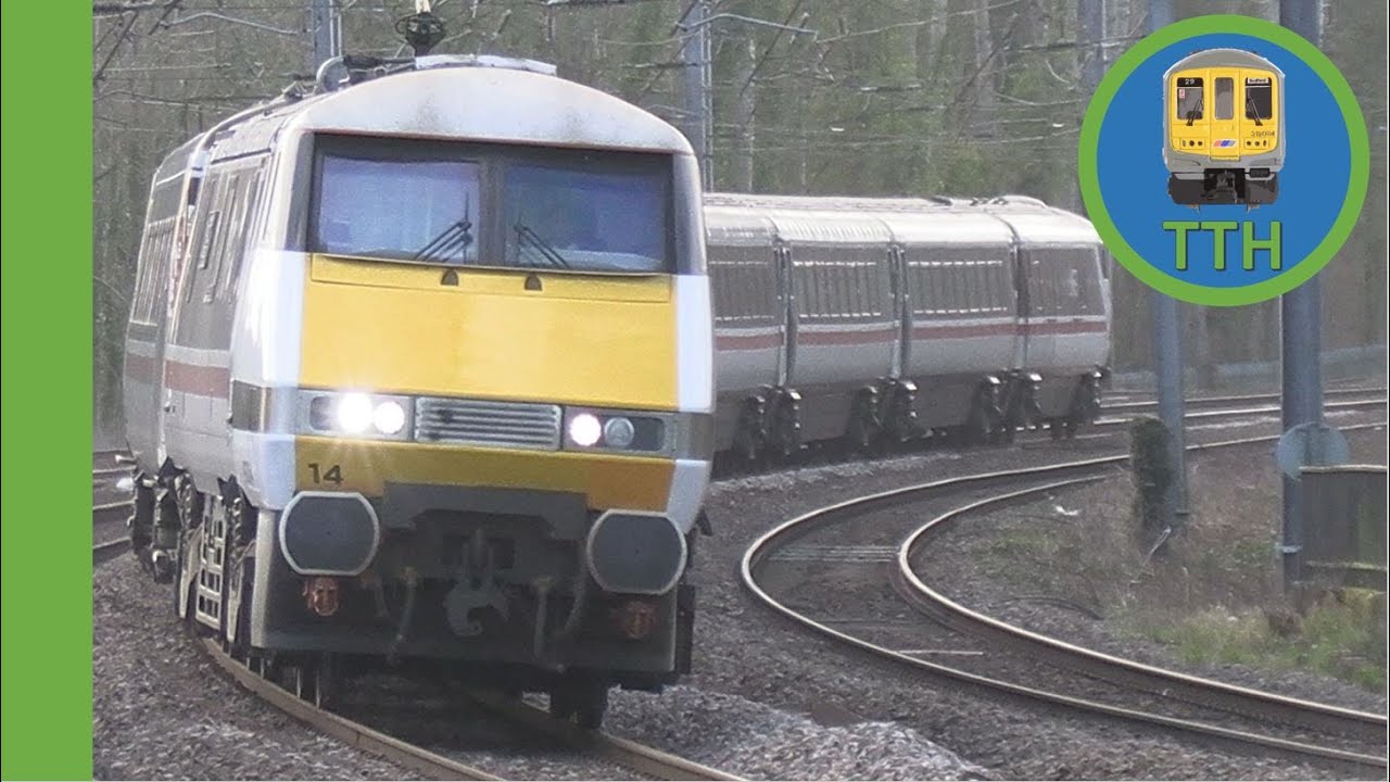 Class 91 passes Hatfield - YouTube