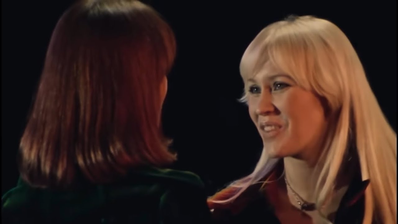 Mia‘s Dancing Mamma Mures Queen - YouTube