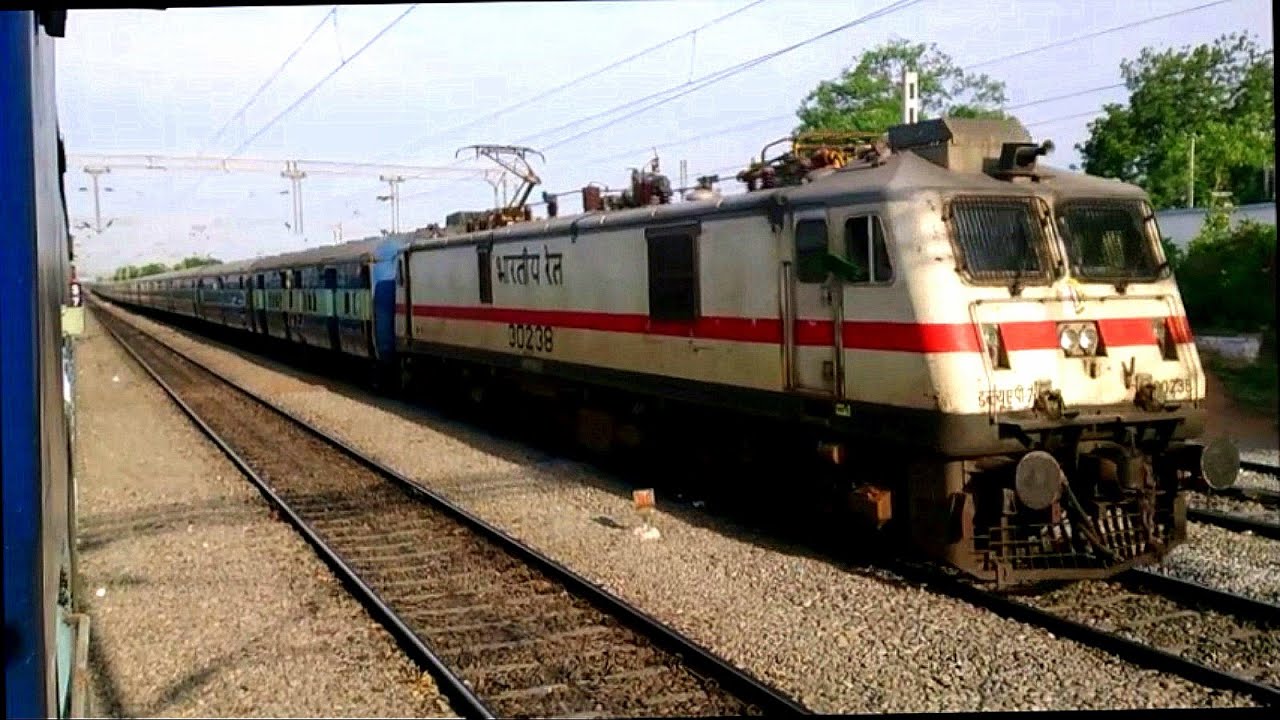 AP express silent blast through Bibinagar - YouTube