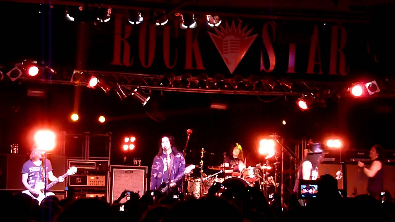 Slash - intro + Ghost (Live Rockstar, Bilbao, Espagne 17/07/2011) - YouTube