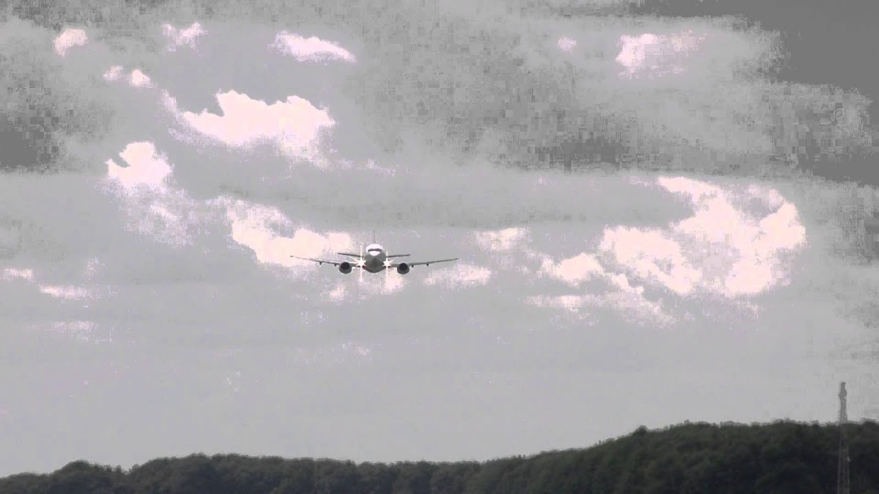 Low fly pass at Bruntingthorpe 24.8.14. - YouTube