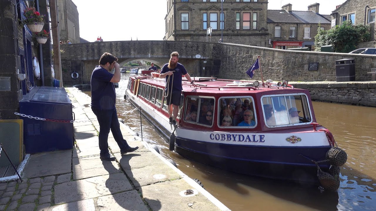 Canal Boat Trip in Skipton - YouTube