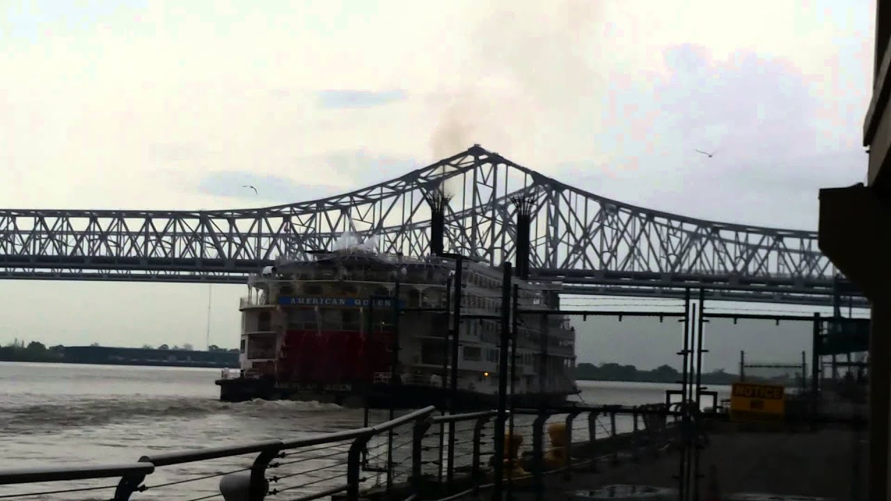 Departure music on the steam calliope - YouTube