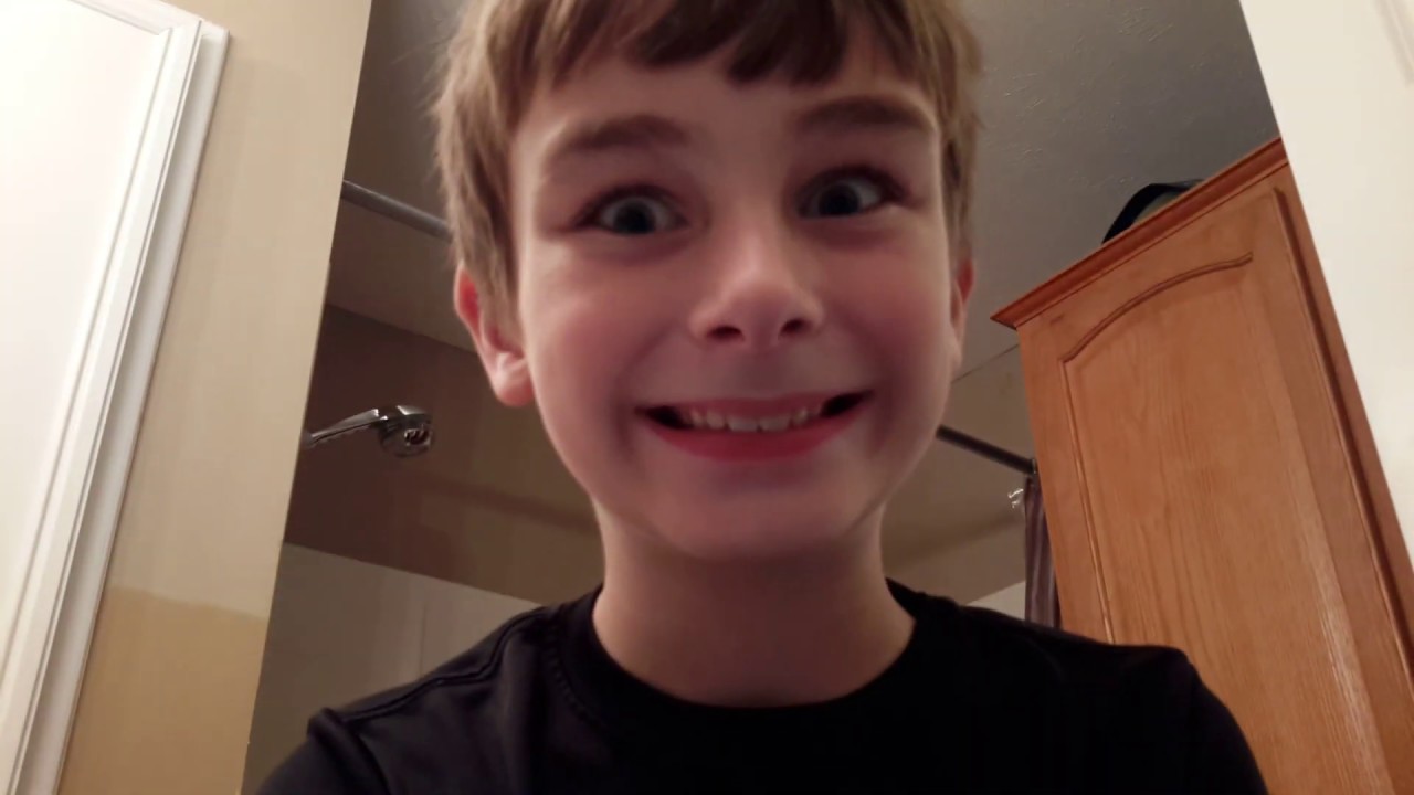 FILLING OUR BATHTUB WITH POPCORN - YouTube