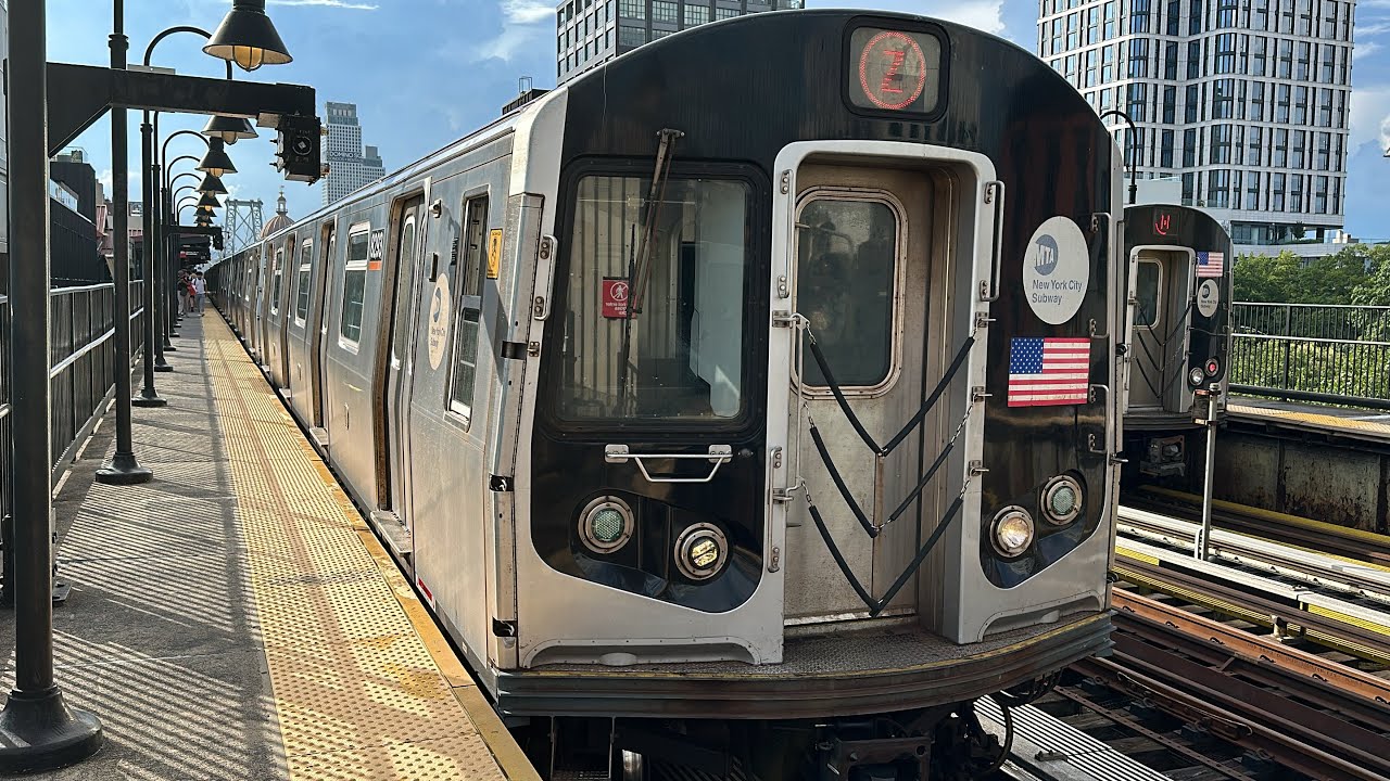 BMT Jamaica Line: (J) (M) (Z) Local Train Action @ Marcy Avenue (R143 ...