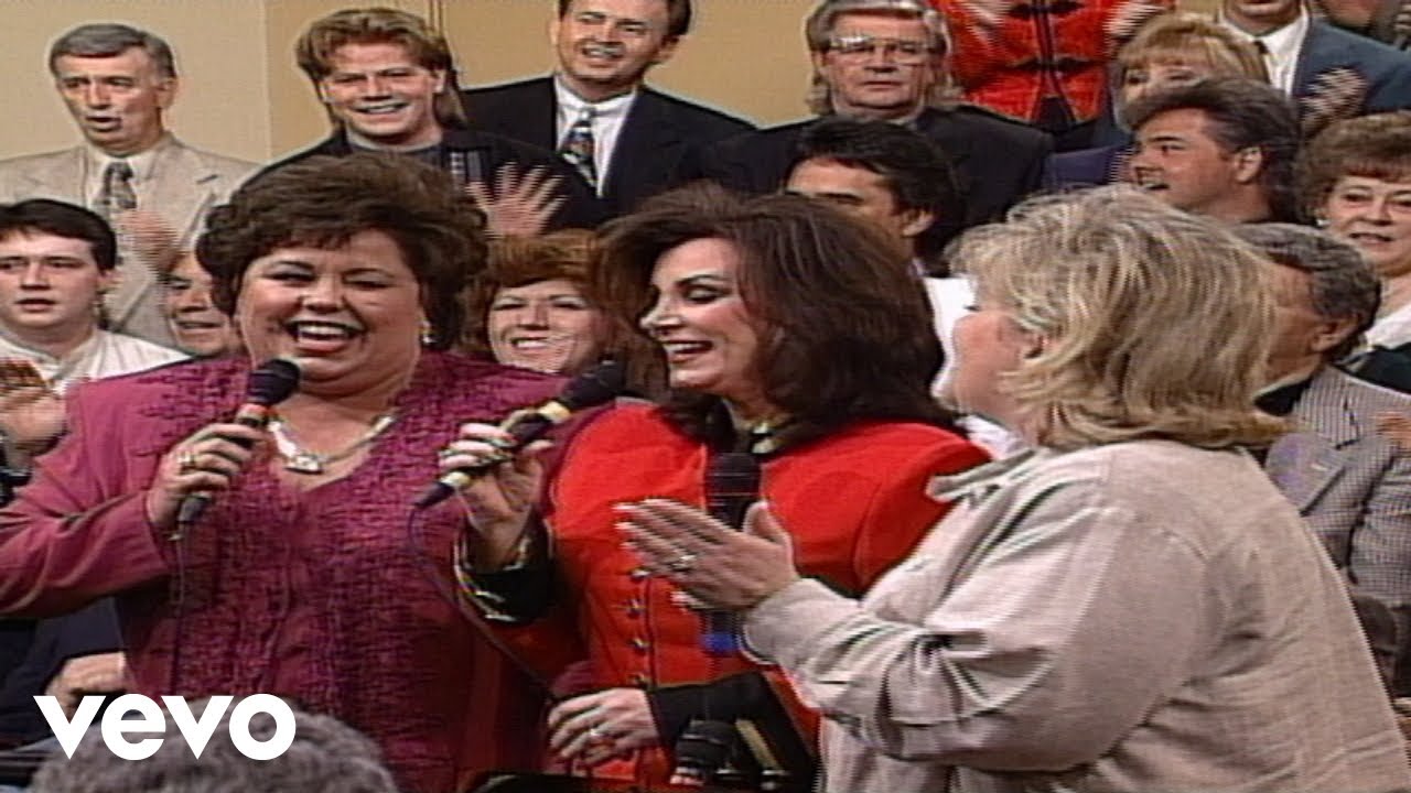 Bill & Gloria Gaither - The Happy Jubilee [Live] ft. Sue Dodge, Kelly ...