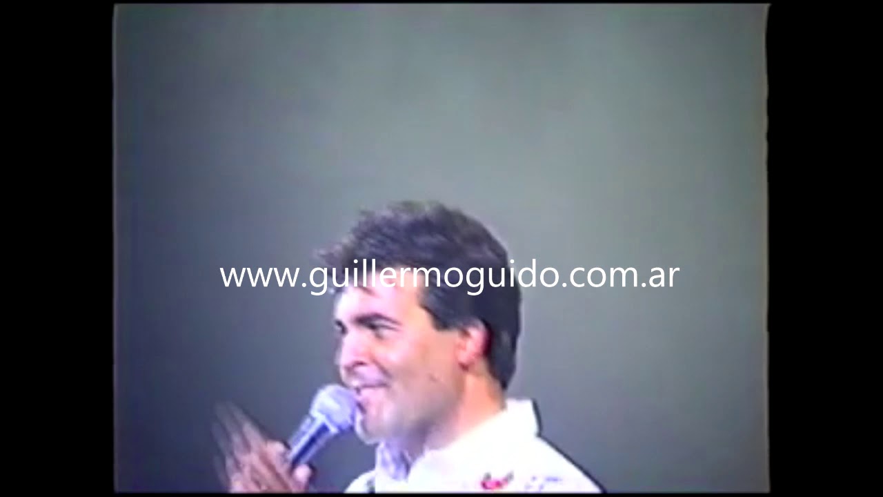 Guillermo Guido presenta a sus músicos en el Teatro Broadway (1992 ...