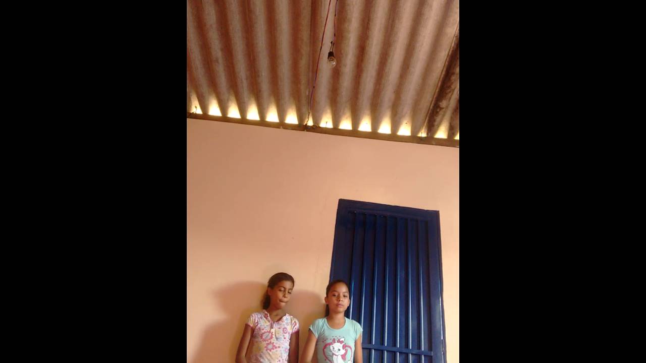 Meninas dando cambalhota - YouTube