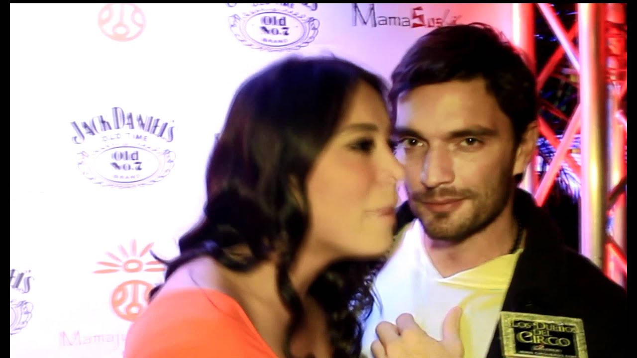 Que Cura a JULIAN GIL, Modelo de Los Cuerpo Hot D Luz queria Desnudarlo ...