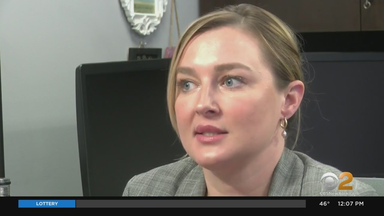 Cuomo Accuser Ana Liss Meets With Investigators - YouTube